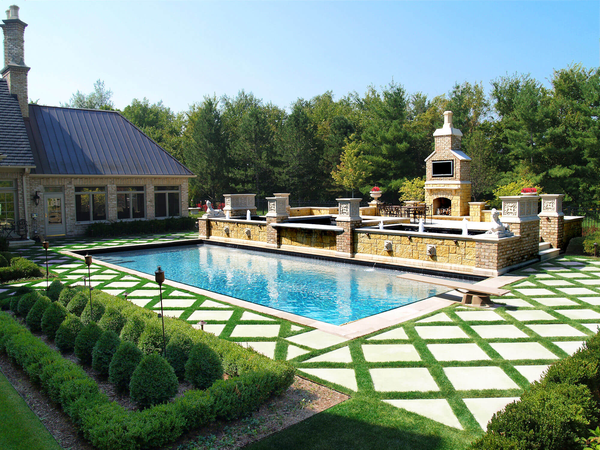 Every detail adds to the stately elegance of this beautiful backyard ...